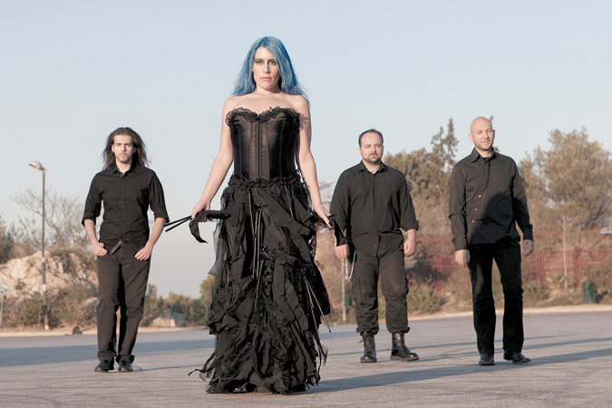 Αννα Καπόνε- Πάπας:Η goth σοπράνο από το Περιστέρι, στη Eurovision ...