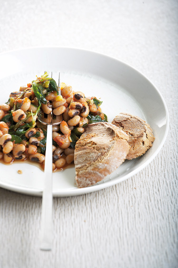 Μαυρομάτικα φασόλια με άγρια χόρτα