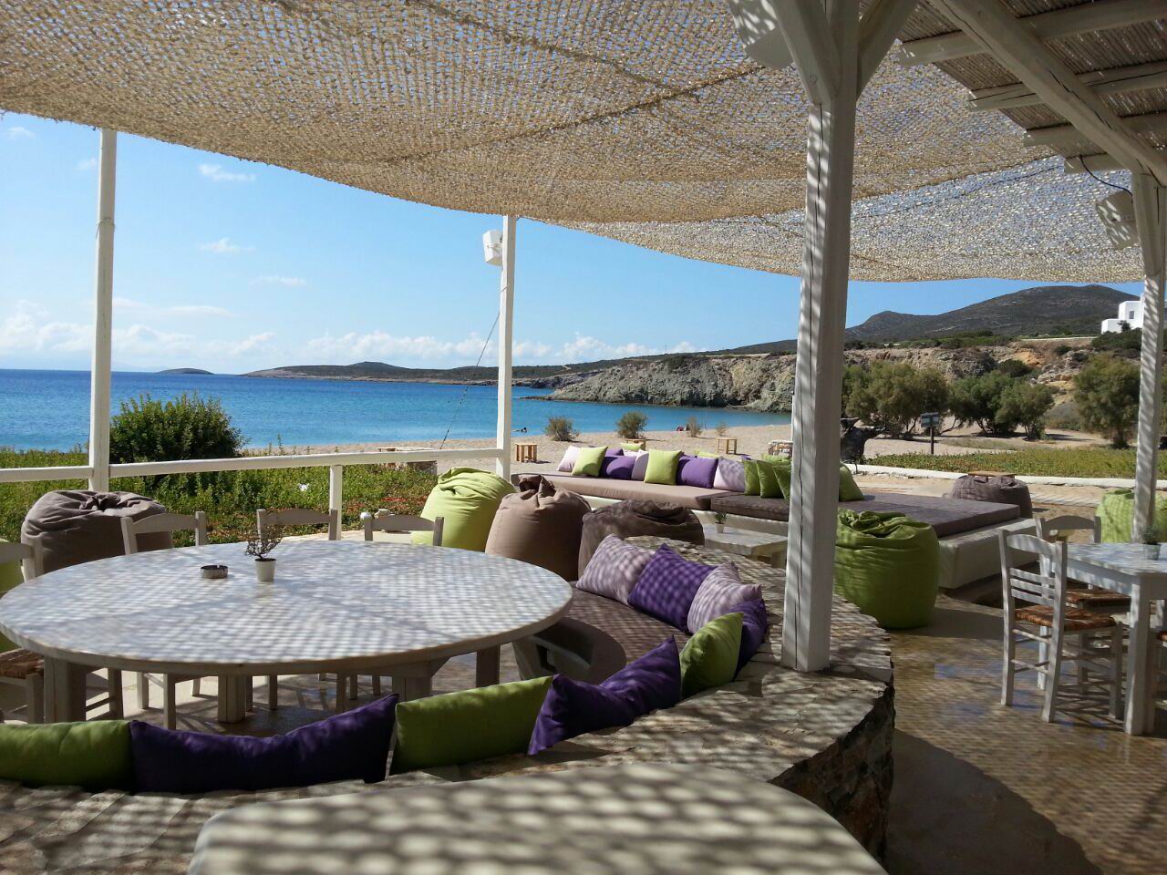Soros Beach: Θαλασσινά πιάτα και πολύχρωμα cocktails δίπλα στο κύμα