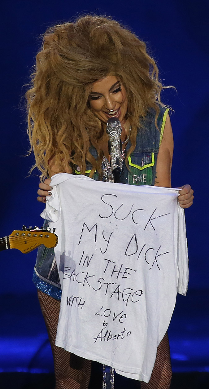 Lady Gaga: Τα έκανε (σχεδόν) όλα στη σκηνή