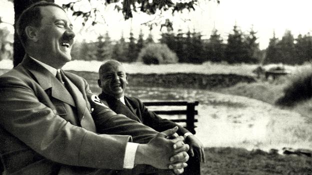 «Look who is back»: O Χίτλερ ξύπνησε από το κώμα 70 χρόνια μετά;