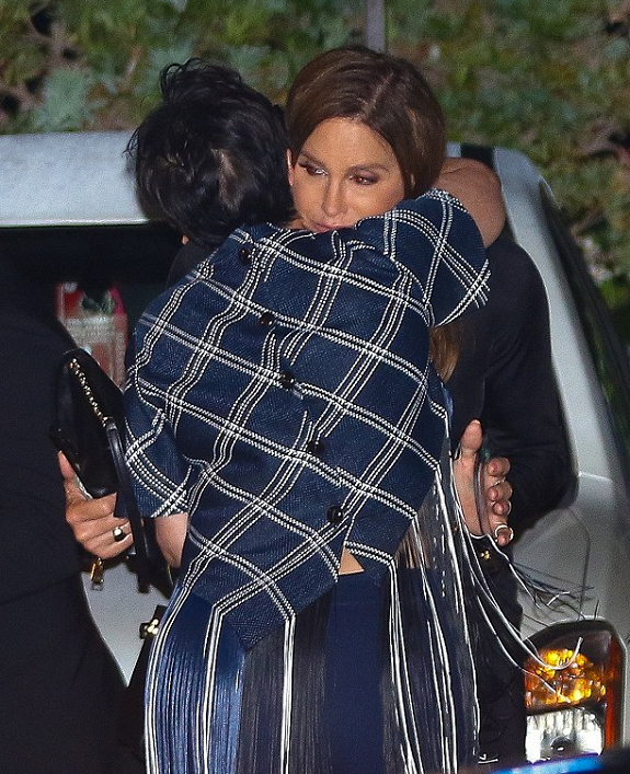 Kim Kardashian: Selfie με τις δύο «μαμάδες»