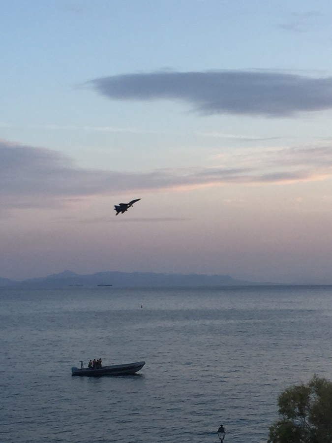 Ξεκίνησαν οι εντυπωσιακές αεροπορικές επιδείξεις στον Αττικό ουρανό