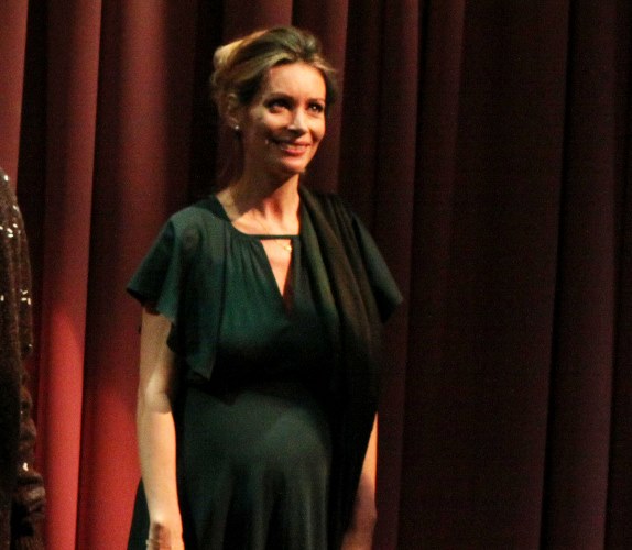 Άριελ Κωνσταντινίδη: Ανέβηκε στην σκηνή στον έκτο μήνα της εγκυμοσύνης της